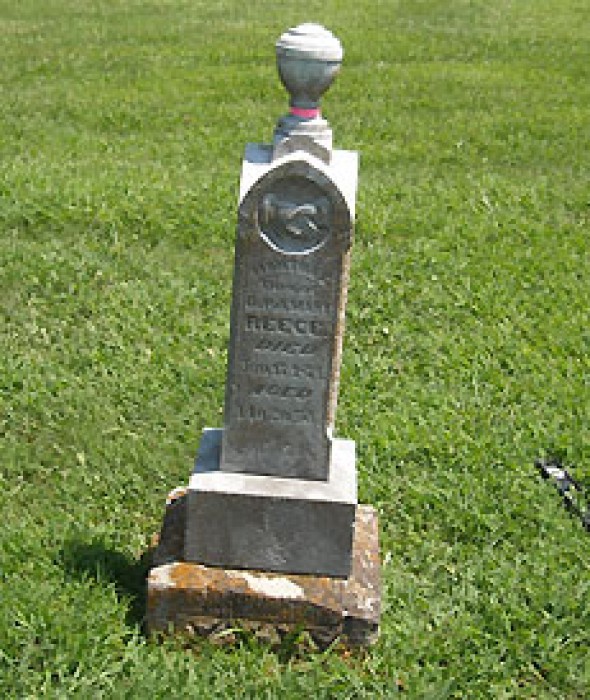 Stone Leveling – Burns Family Cemetery Services